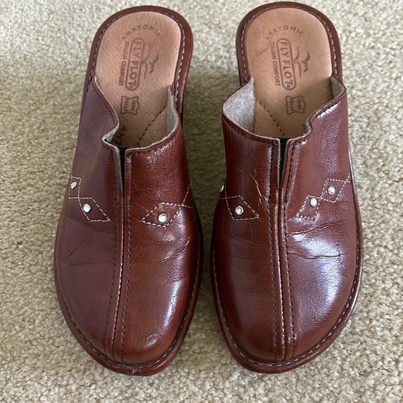 Fly Flot | Shoes | Fly Flot Deep Caramel Italian Leather Clogs Sz 39 8 ...